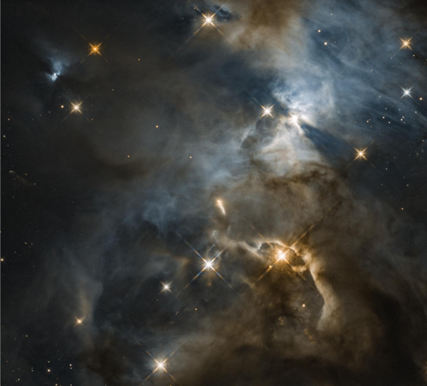 Hubble Captures the 'Flapping' of Cosmic 'Wings' | Space