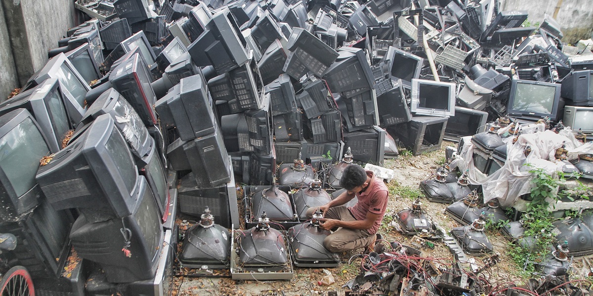 Managing Leachates like Heavy Metals in E-waste | Earth And The Environment
