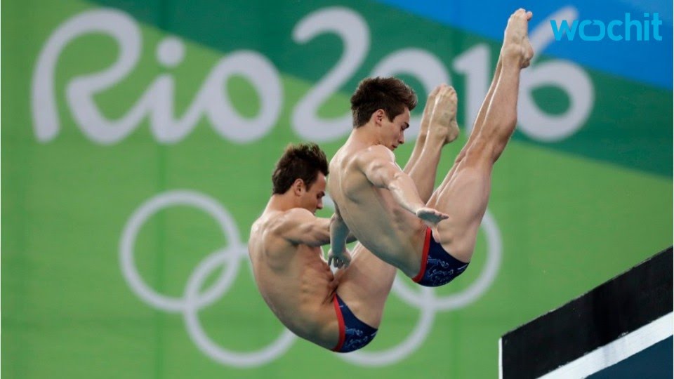 Algae Turns Olympic Diving Pool Green | Videos
