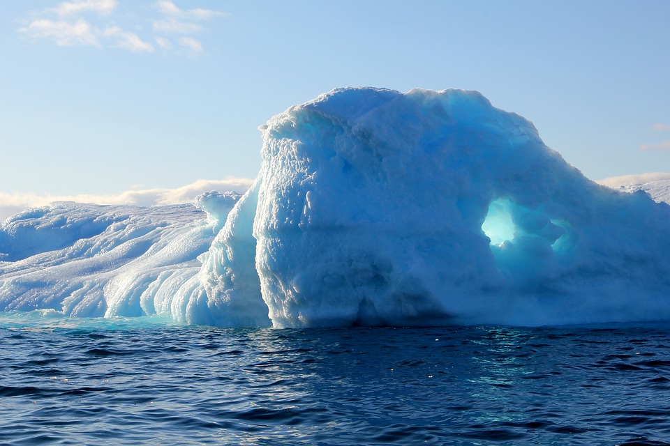 12.5 billion tons of ice gone in a day | Earth And The Environment