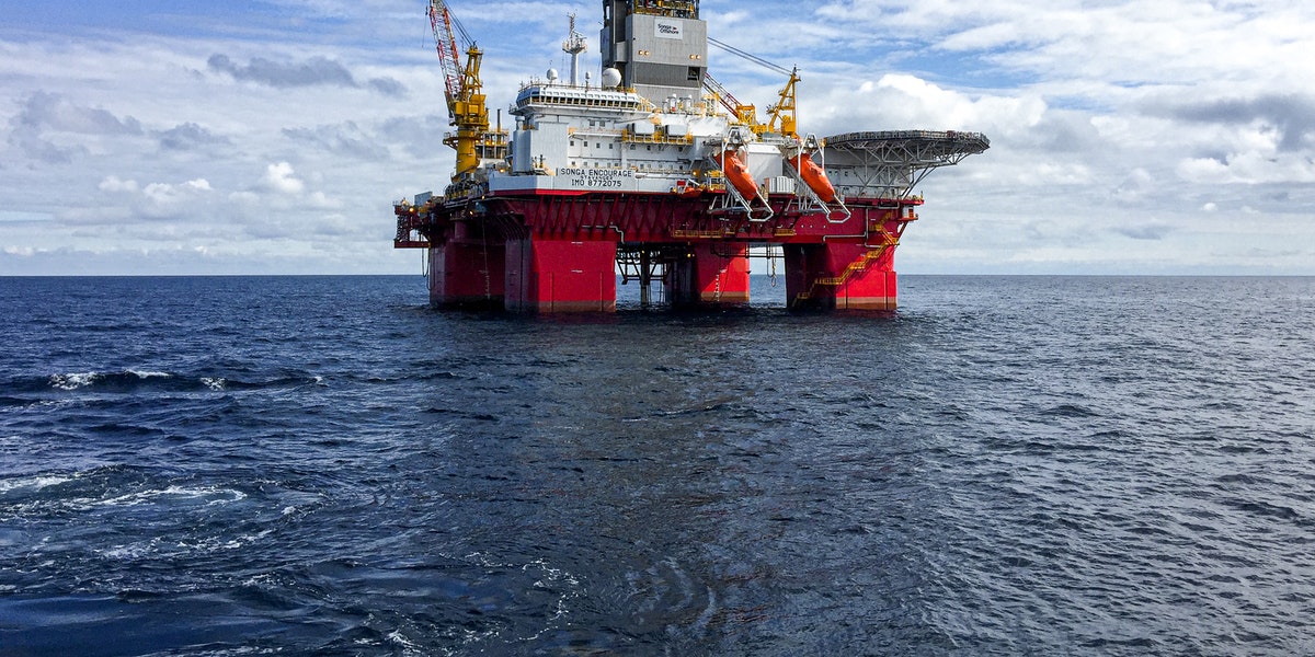 Solar-Powered Robots That Could Clean Up Oil Spills | Technology