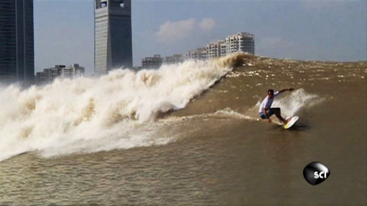 This Wave Occurs in a River in China Only Once Every Year | Videos